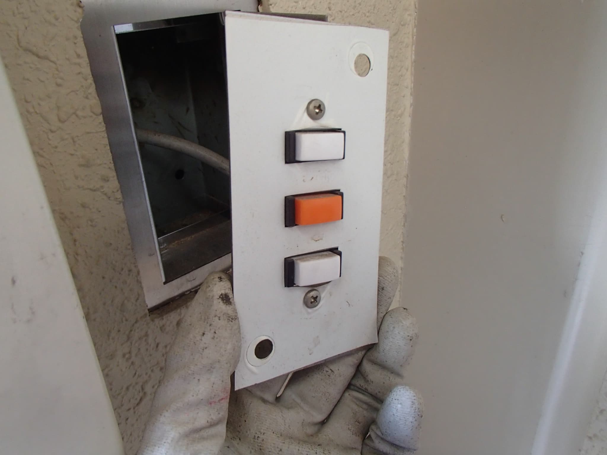 シャッターのリモコン修理@松原市 ハーモニーHR3XGに併設 | Shutter-Direct.com