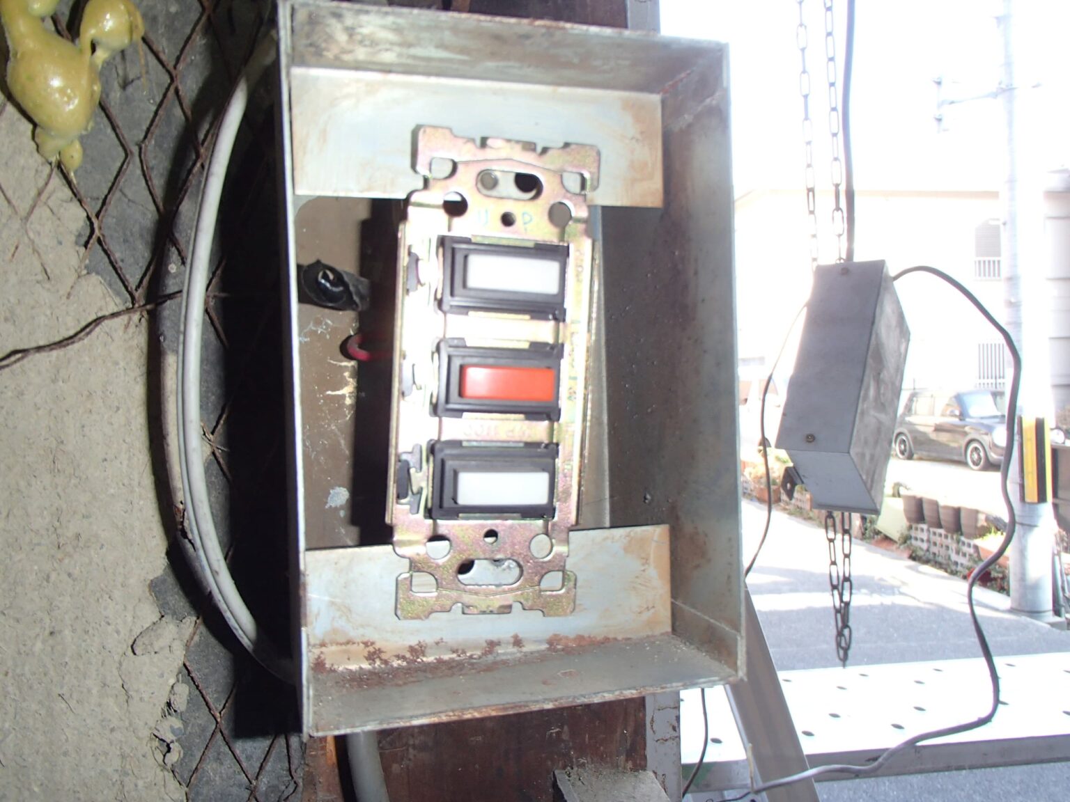 シャッターのリモコン修理@奈良県磯城郡 アトムと交換 | Shutter-Direct.com