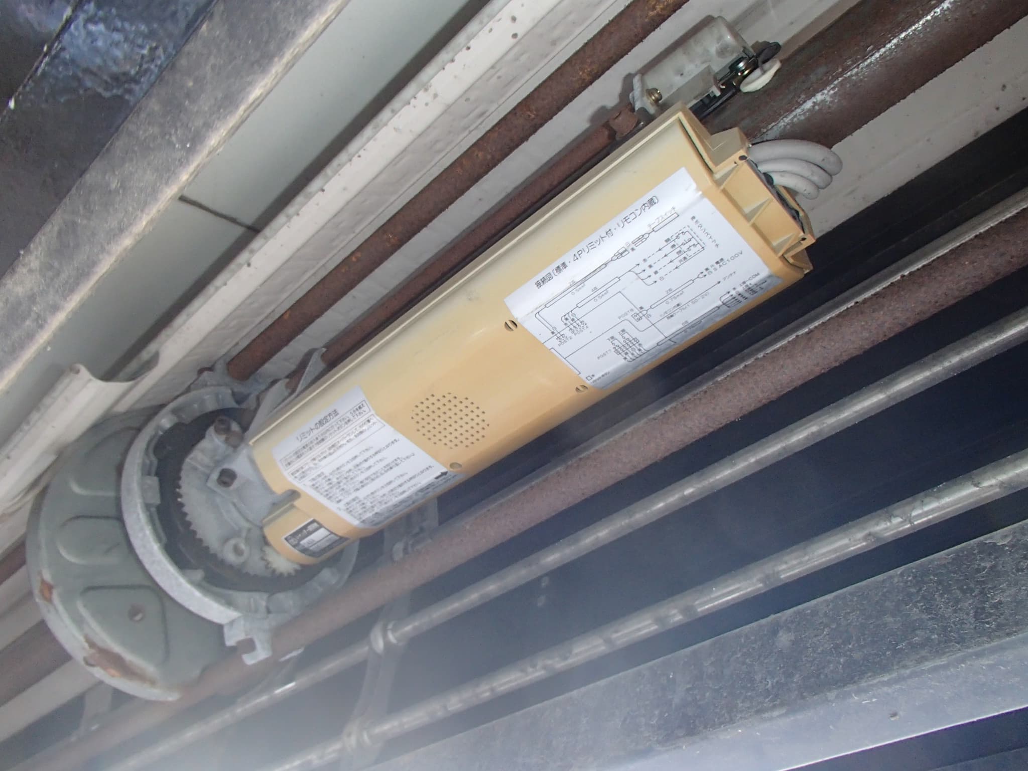 TOEXのゲート型シャッターを修理@西宮市 | Shutter-Direct.com