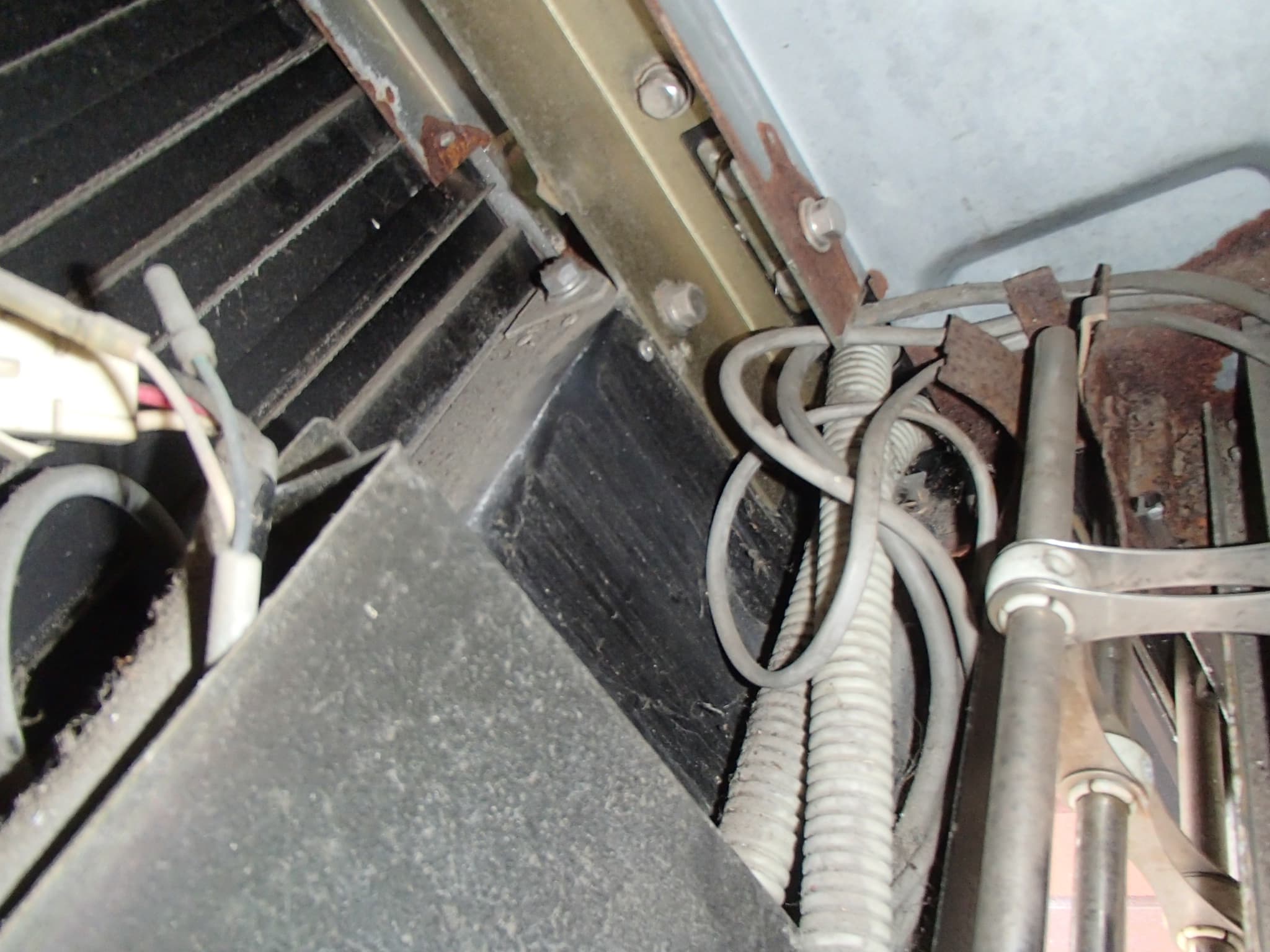 TOEXのゲート型シャッターを修理@西宮市 | Shutter-Direct.com