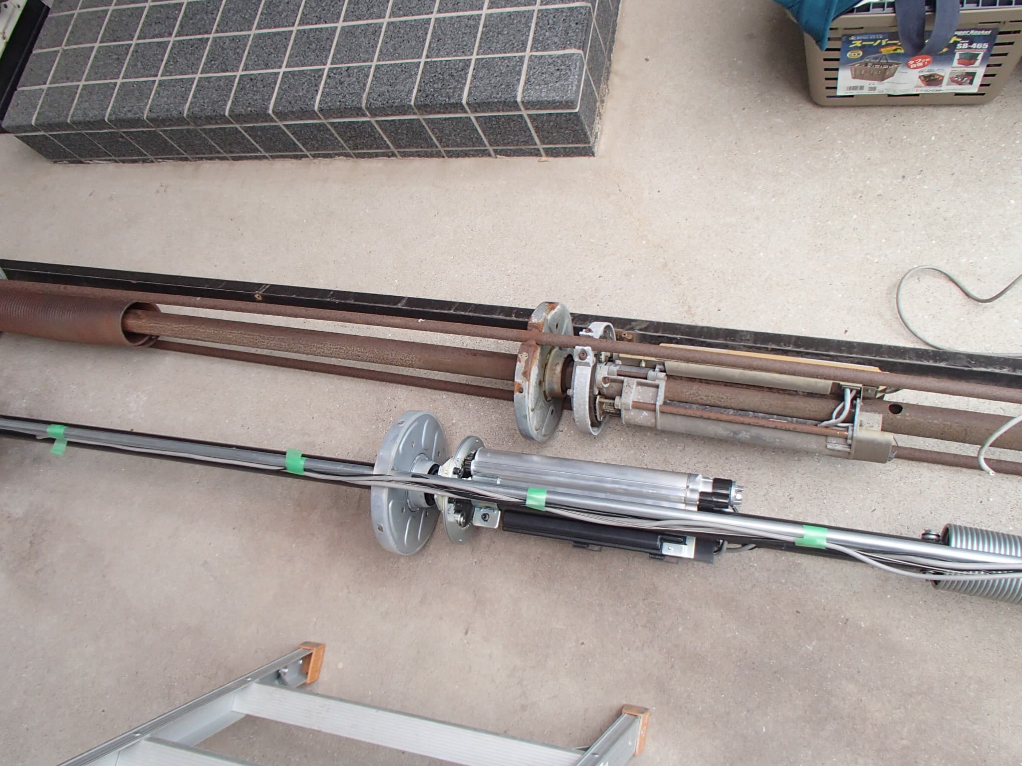 TOEXのゲート型シャッターを修理@西宮市 | Shutter-Direct.com