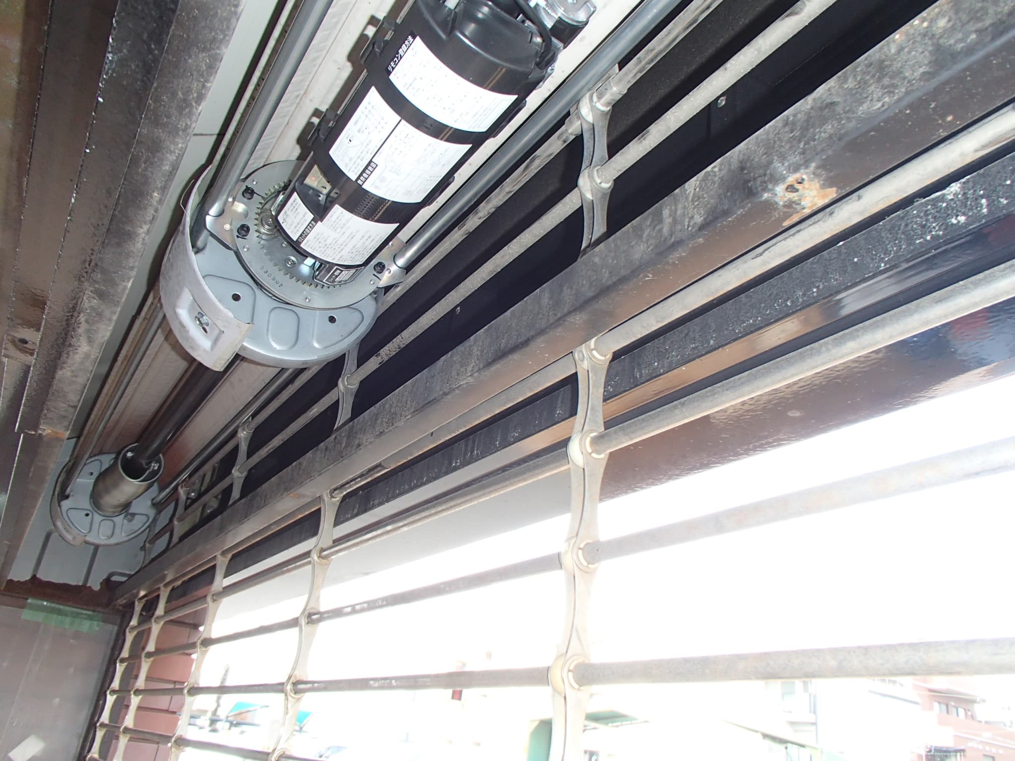 TOEXのゲート型シャッターを修理@西宮市 | Shutter-Direct.com